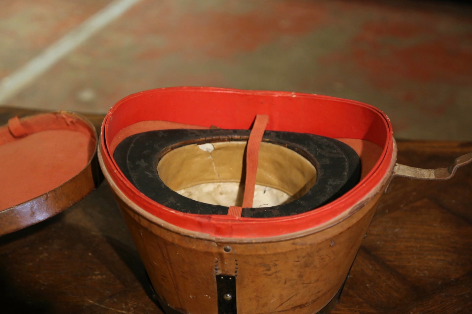 Mid-19th Century French Oval Pigskin Leather Hat Box with Original Top ...